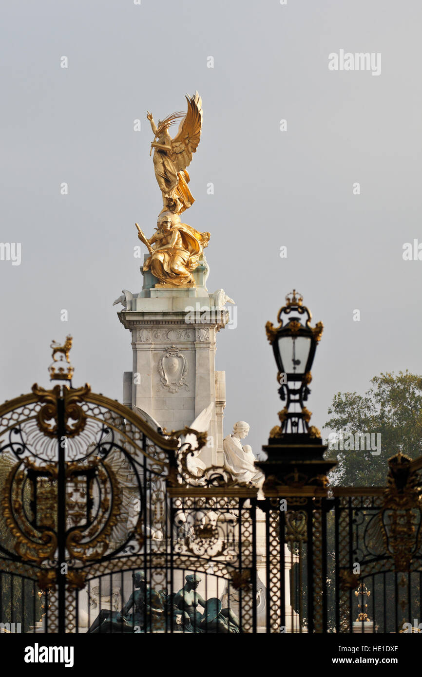 Queen victoria royal coat of arms hi-res stock photography and images ...