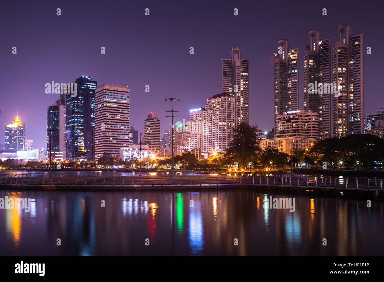 Urban lake view hi-res stock photography and images - Alamy