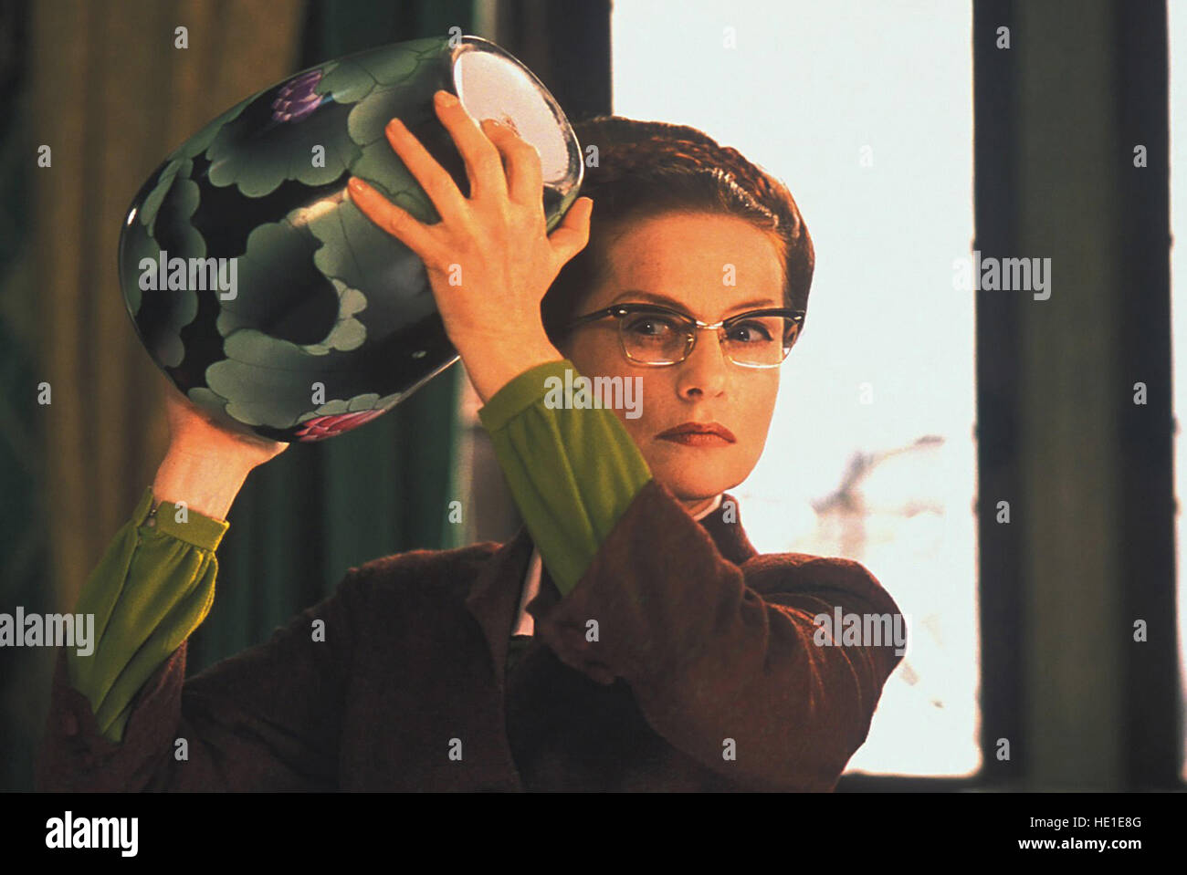 8 women 2002 hi-res stock photography and images - Alamy