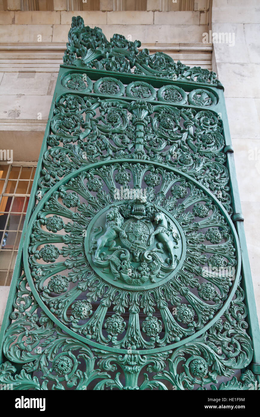 Detail of the Wellington Arch gate, London, UK Stock Photo - Alamy