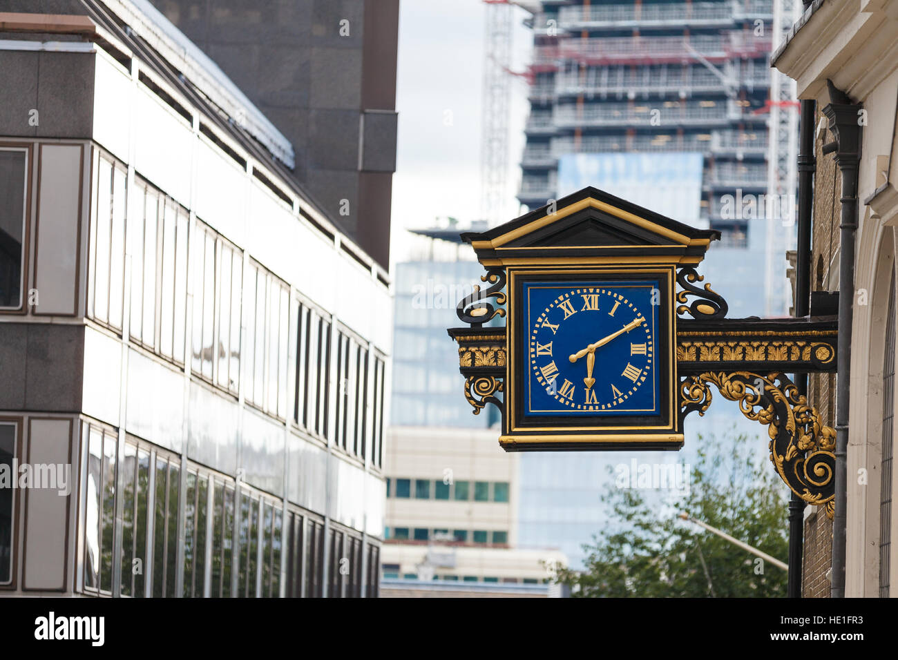 London street clock hi-res stock photography and images - Alamy