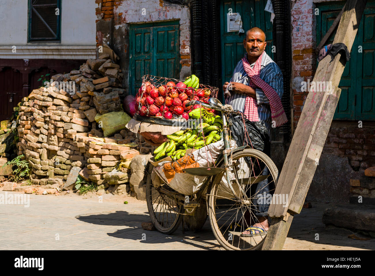 Apple seller hi-res stock photography and images - Alamy