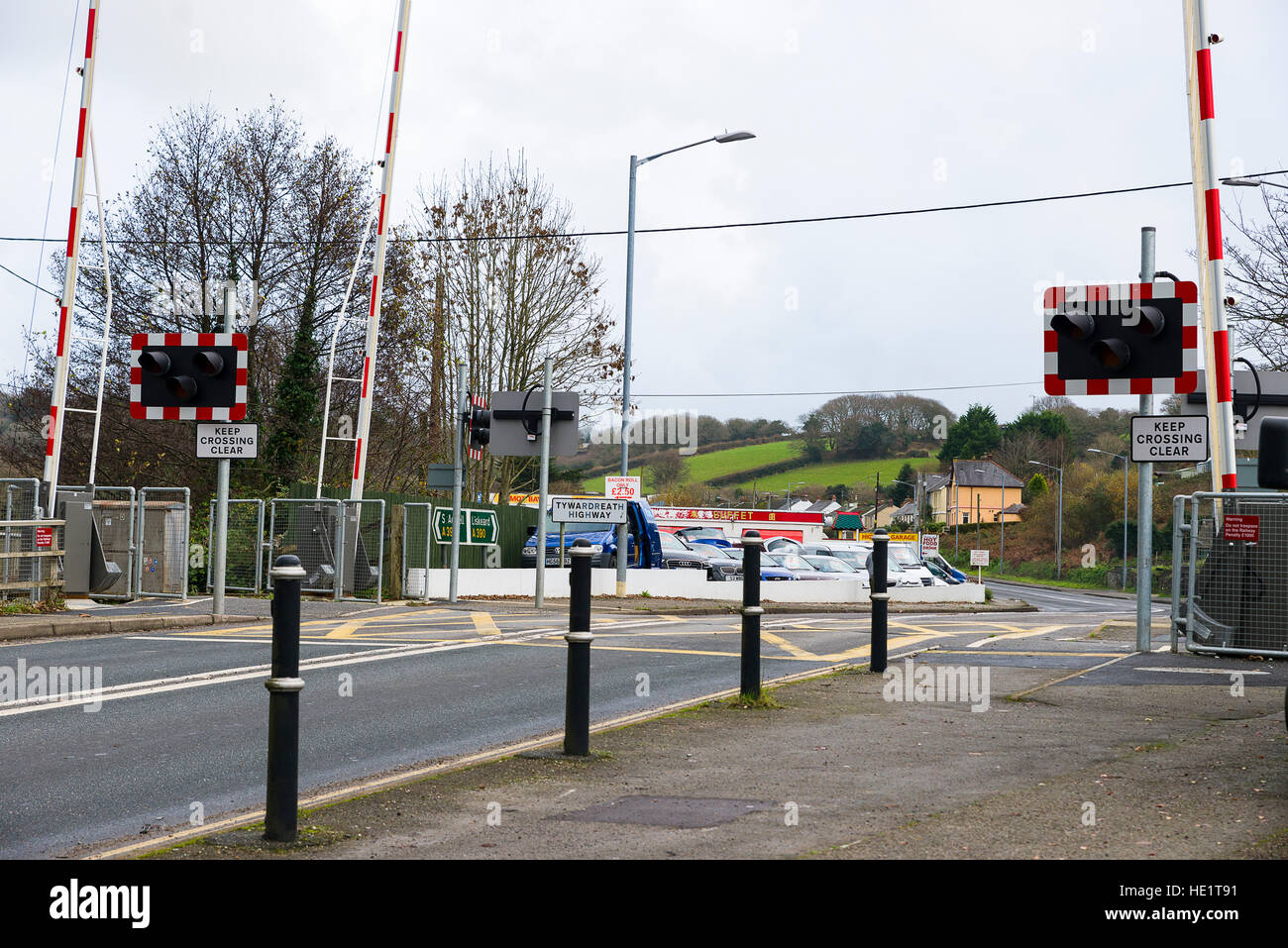Un guarded Level crossing in St Blazey,Par, Cornwall, UK Stock Photo ...