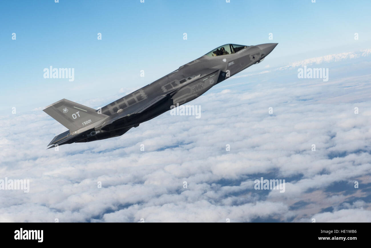 An F-35 Lightning II fighter jet from the 53rd Test and Evaluation ...