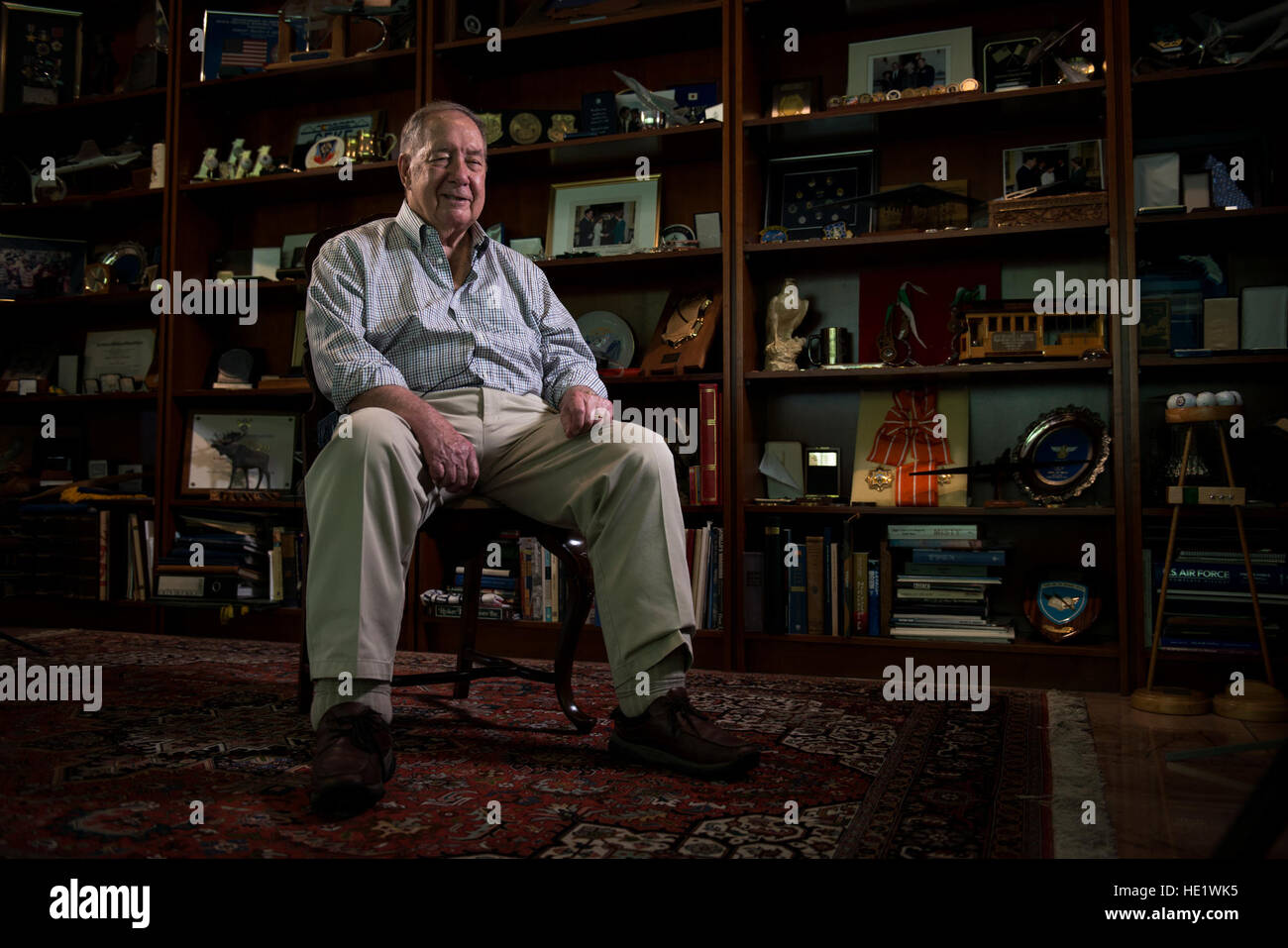 Operation desert shield desert storm hi-res stock photography and ...