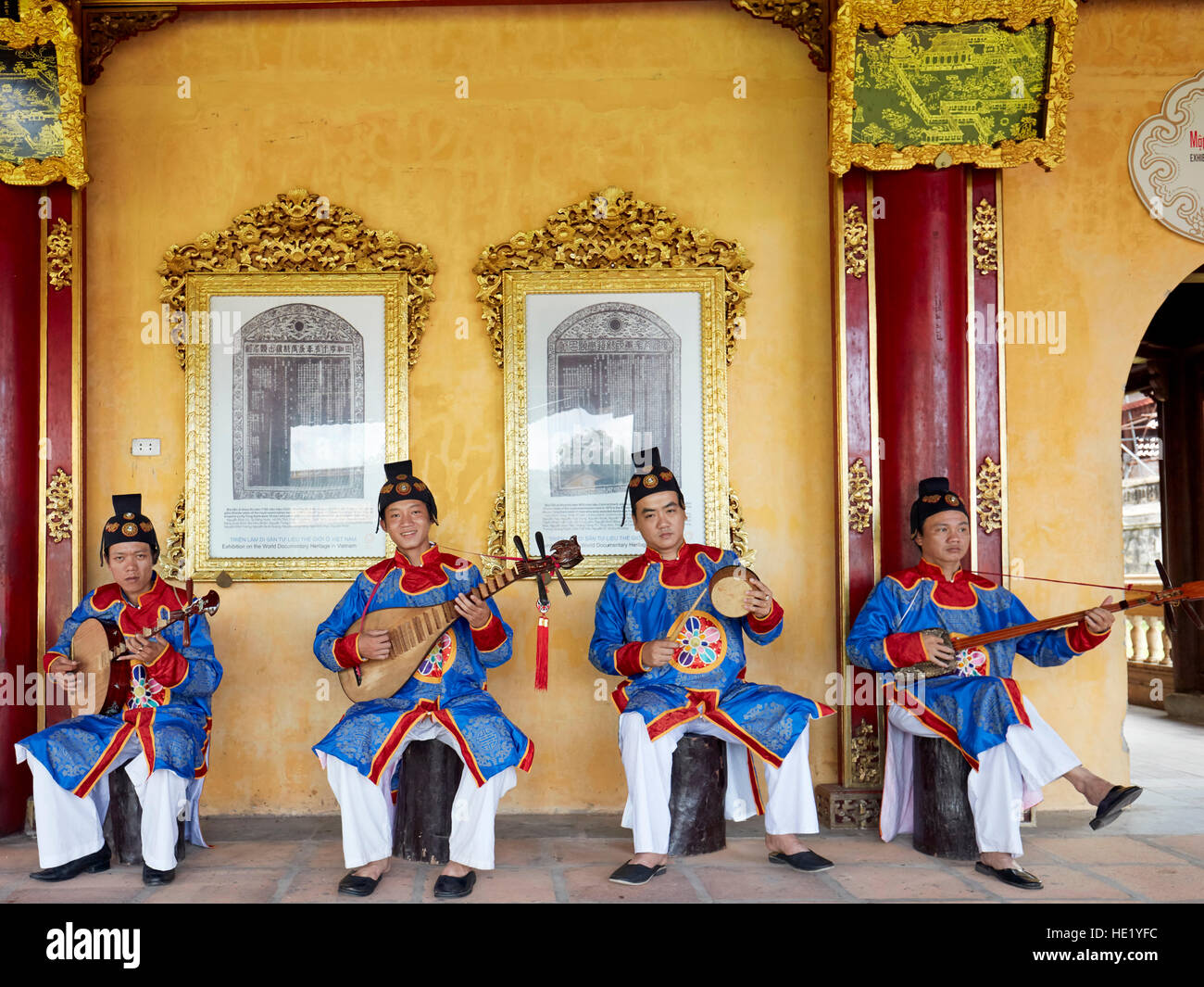 Traditional vietnamese musical instruments hi-res stock photography and ...