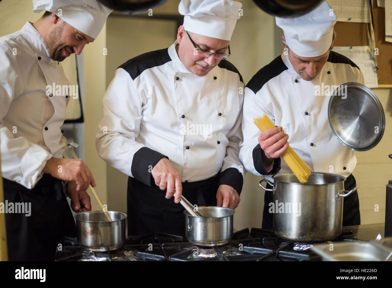 Full pot of pasta hi-res stock photography and images - Alamy