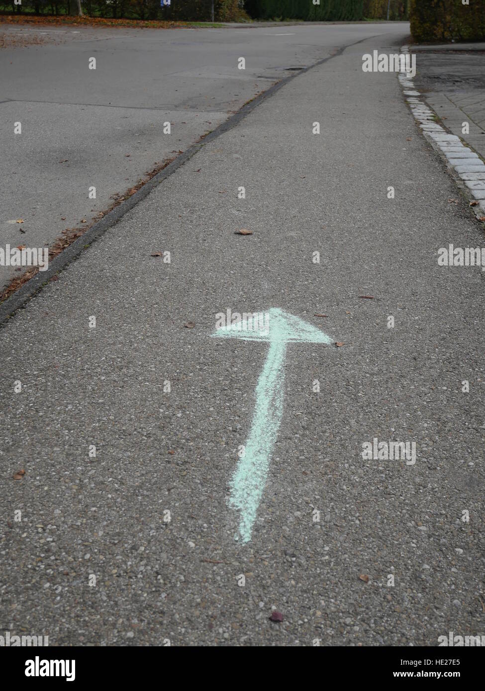 Chalk arrow hi-res stock photography and images - Alamy