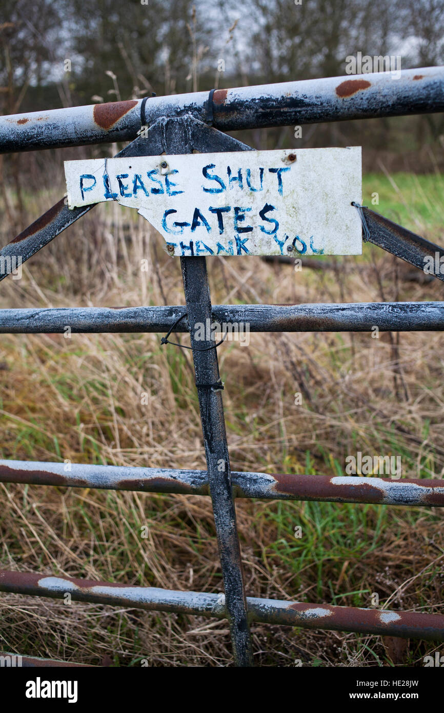 Broken gates hi-res stock photography and images - Alamy