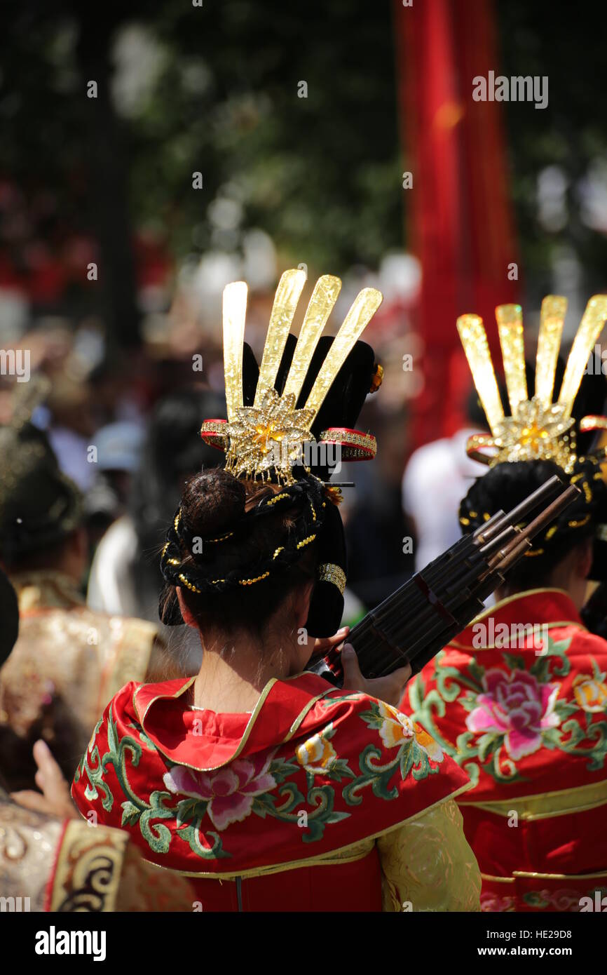 Several Samba groups and dancers perform at Carnival of Cultures on ...