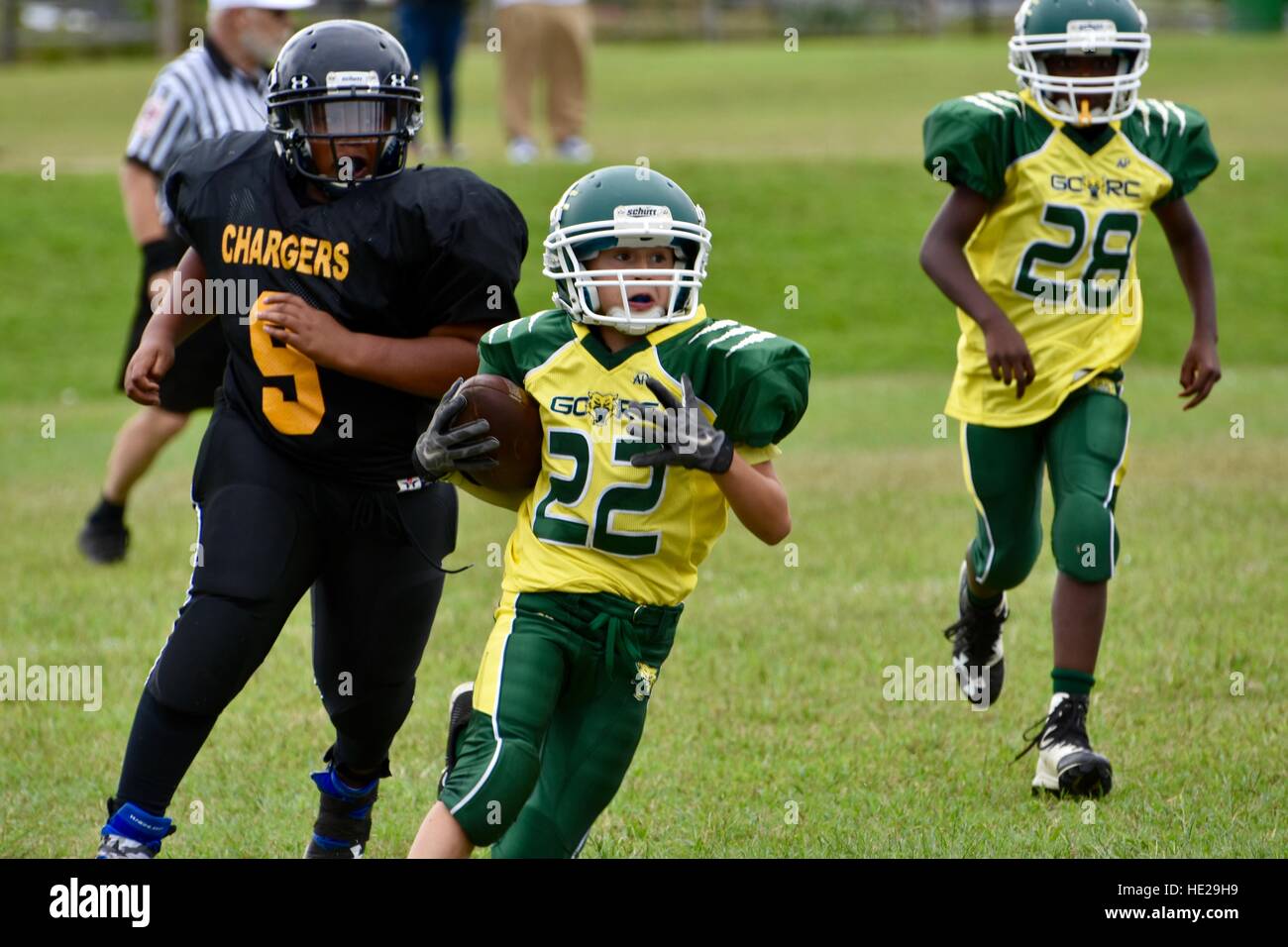 Youth American football players Stock Photo - Alamy