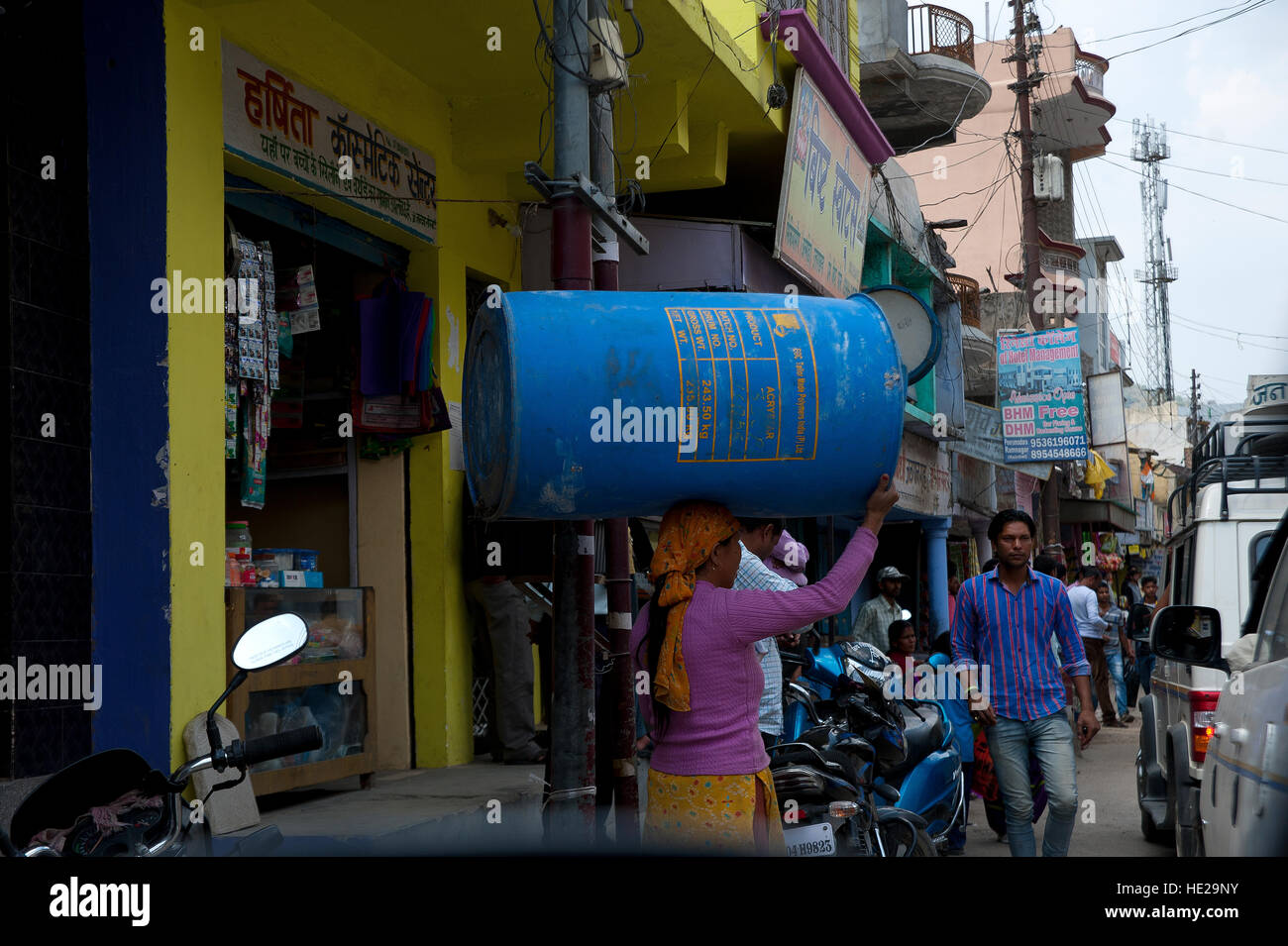 Container people hi-res stock photography and images - Alamy