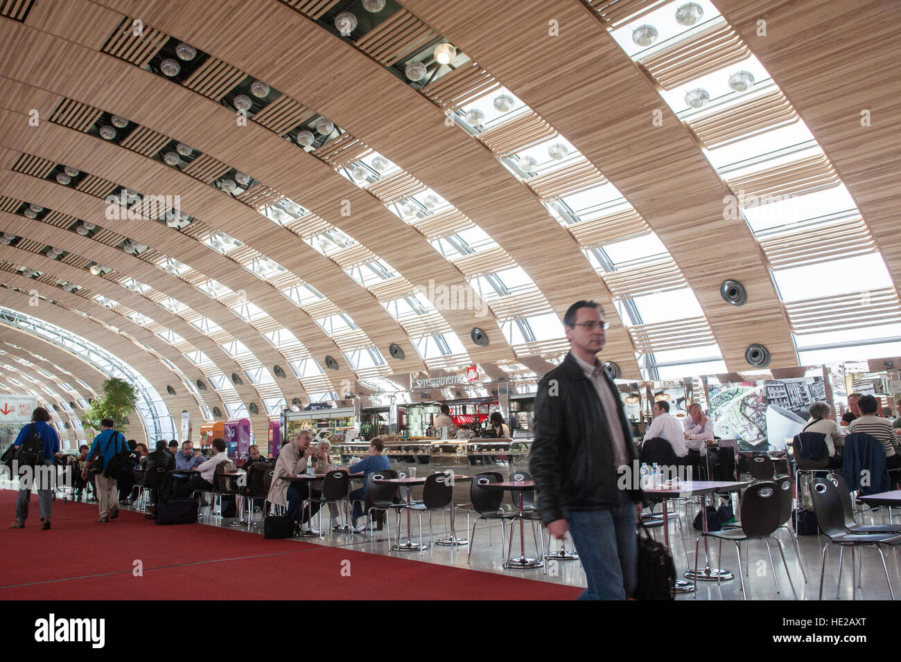 Terminal 2 roissy airport hi-res stock photography and images - Alamy