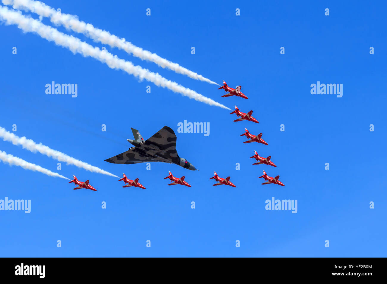 The RAF Avro Vulcan Bomber XH558 with The Red Arrows Vulcan tribute ...