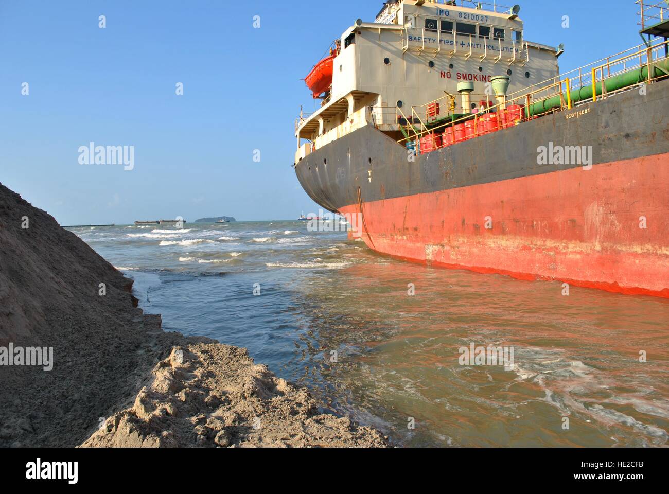 Ran aground oil tanker ship in Thailand Stock Photo - Alamy