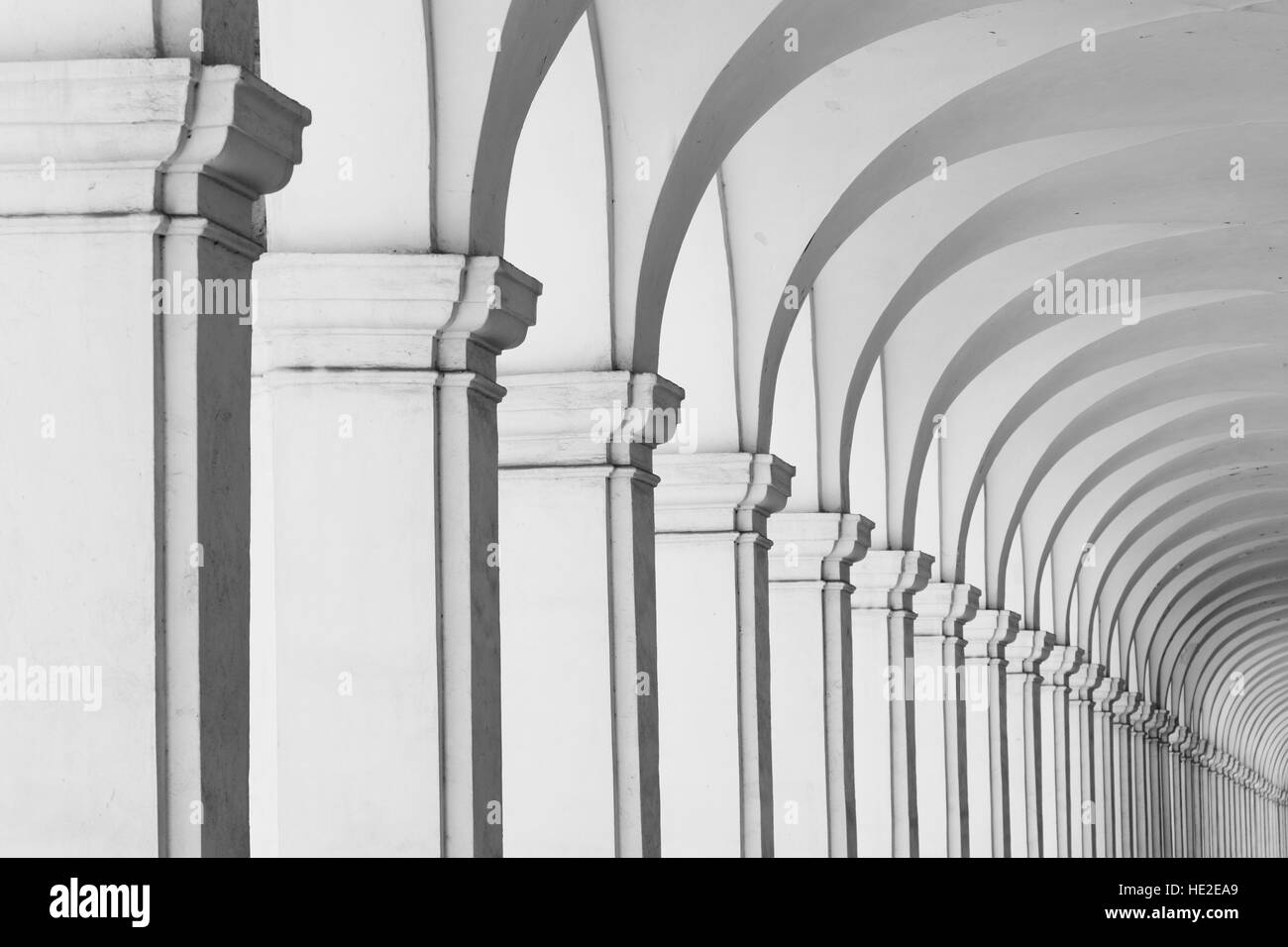 Simple round columns hi-res stock photography and images - Alamy