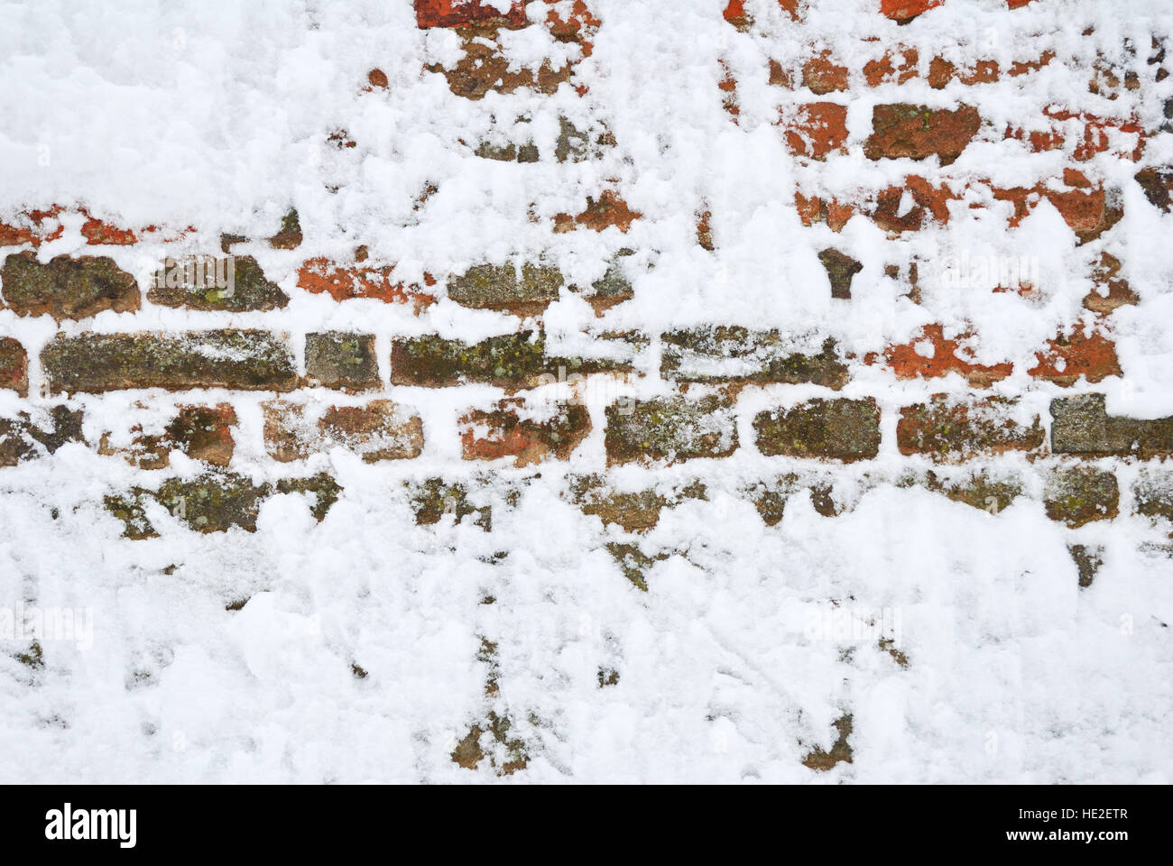 Brick wall covered in heavy snow Stock Photo - Alamy