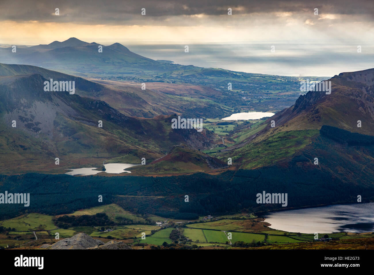 Snowdonia lakes hi-res stock photography and images - Alamy
