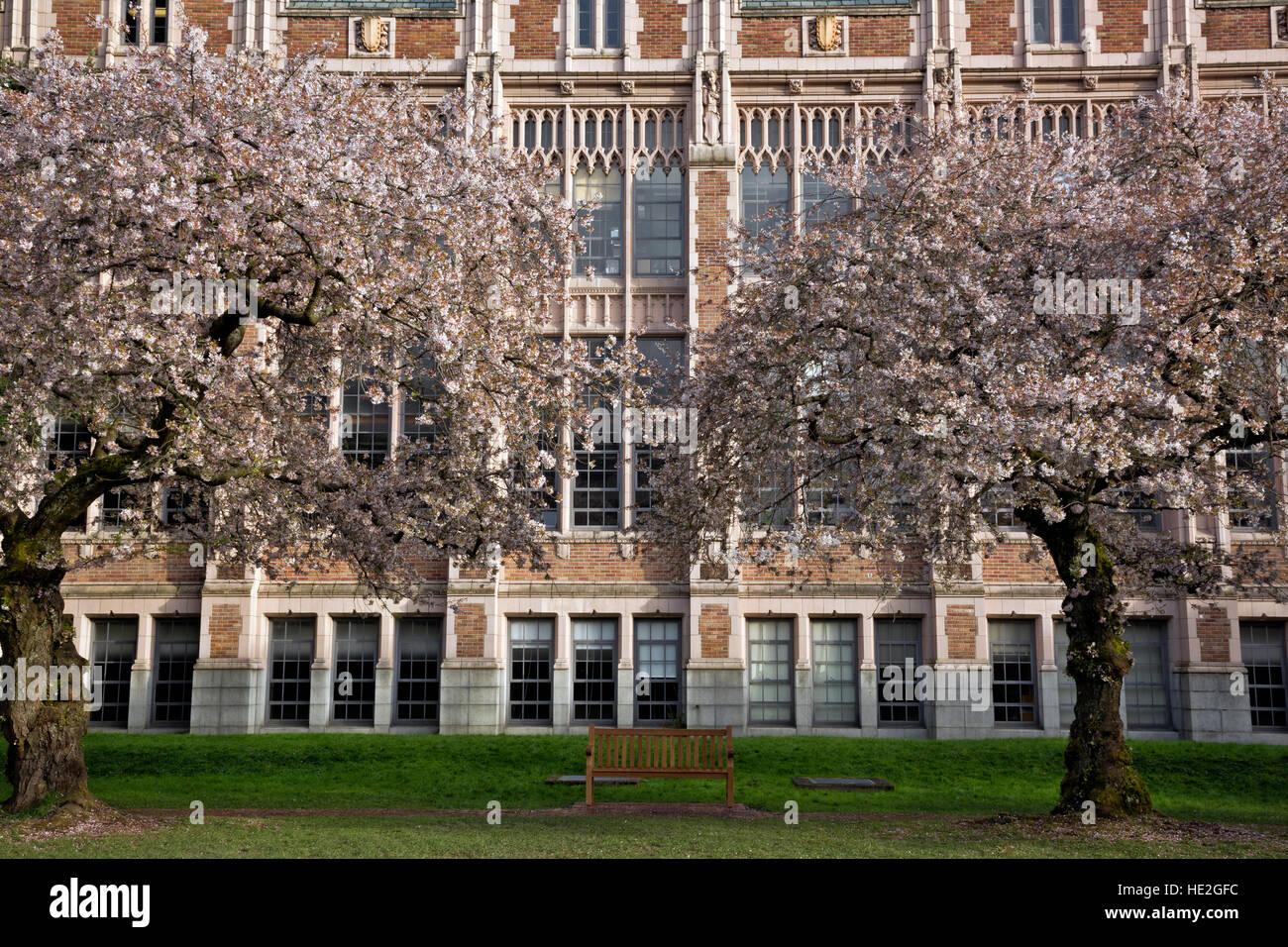 Quad campus hi-res stock photography and images - Alamy