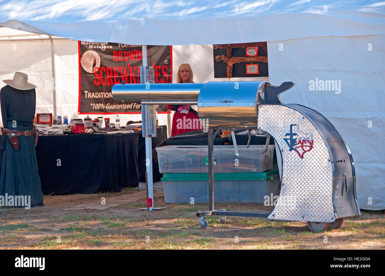 The fastest gun alive hi-res stock photography and images - Alamy