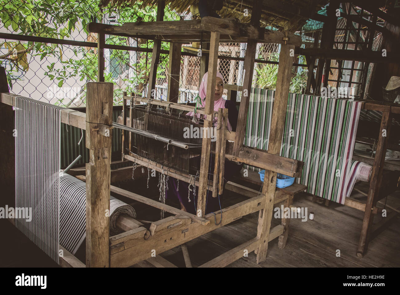 Muslim weaving hi-res stock photography and images - Alamy