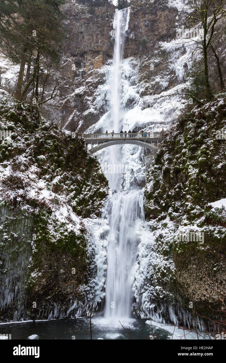 Multnomah falls frozen hi-res stock photography and images - Alamy