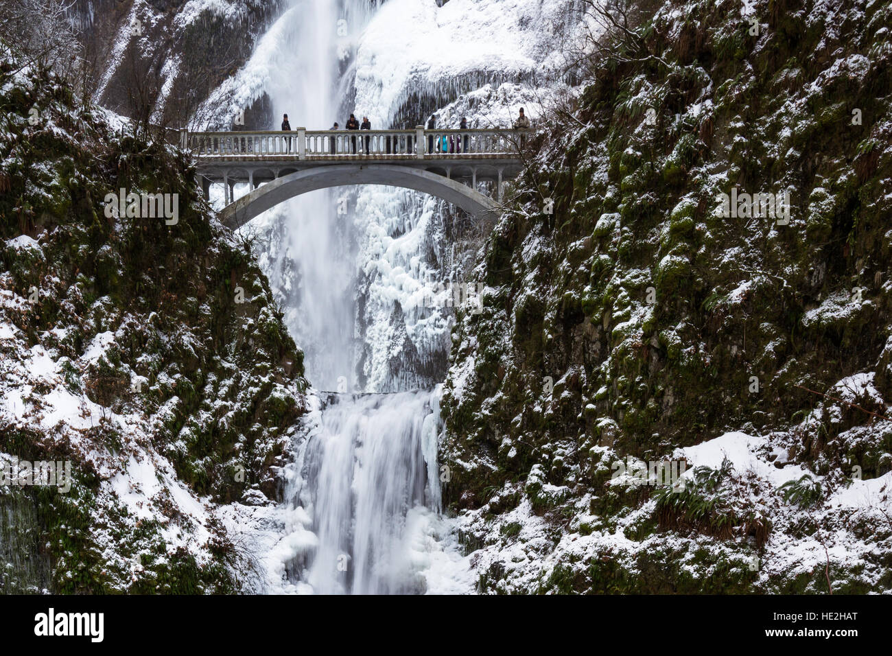Multnomah falls frozen hi-res stock photography and images - Alamy