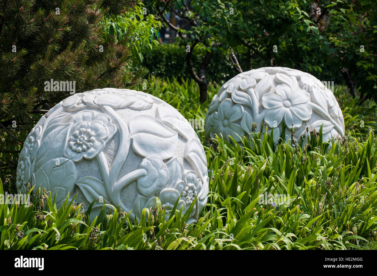 Carved spheres hi-res stock photography and images - Alamy