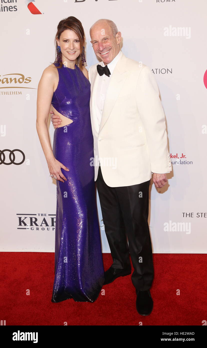 Lizzie tisch and jonathan tisch hi-res stock photography and images - Alamy