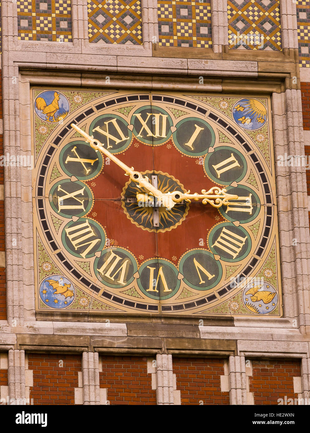 Clock face roman numerals hi-res stock photography and images - Alamy