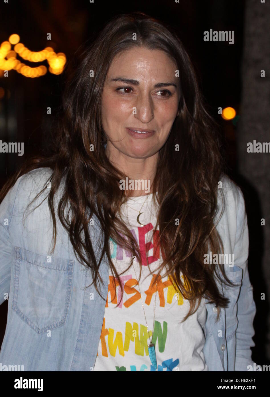 Sara Bareilles campaigns for Hillary Clinton with a performance at ...