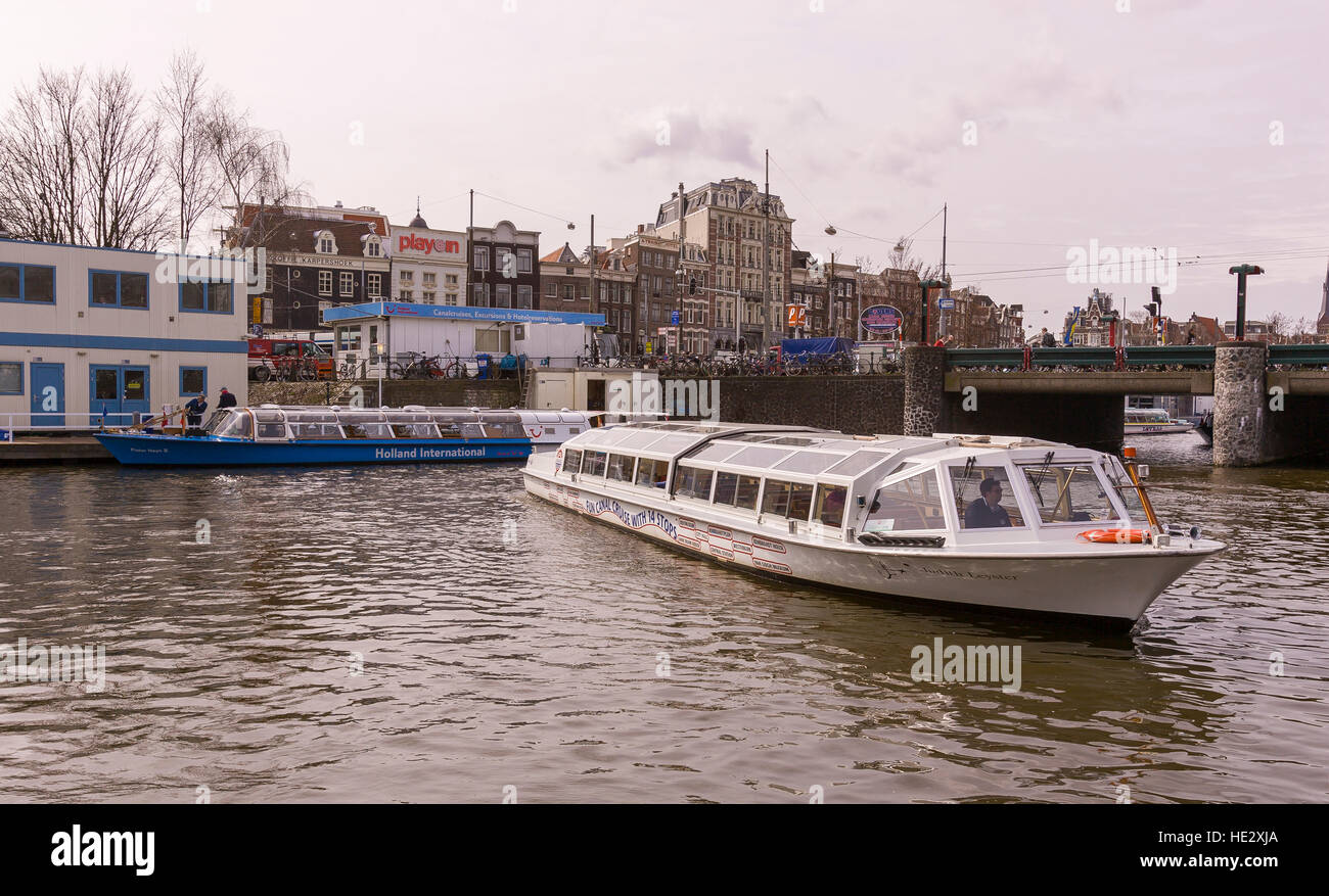Amsterdam netherlands canal boats hi-res stock photography and images ...