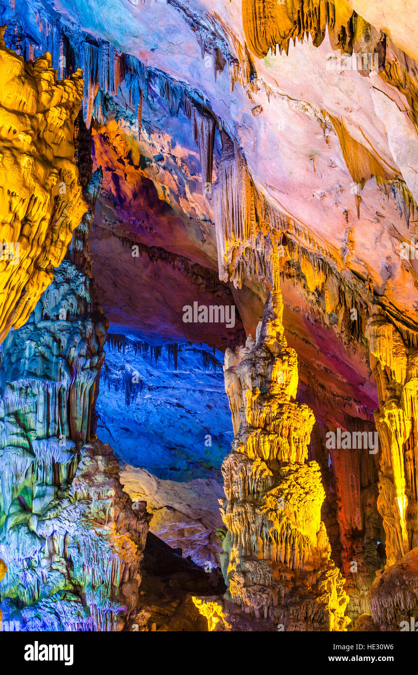 Stalactites and stalagmites cave hi-res stock photography and images ...
