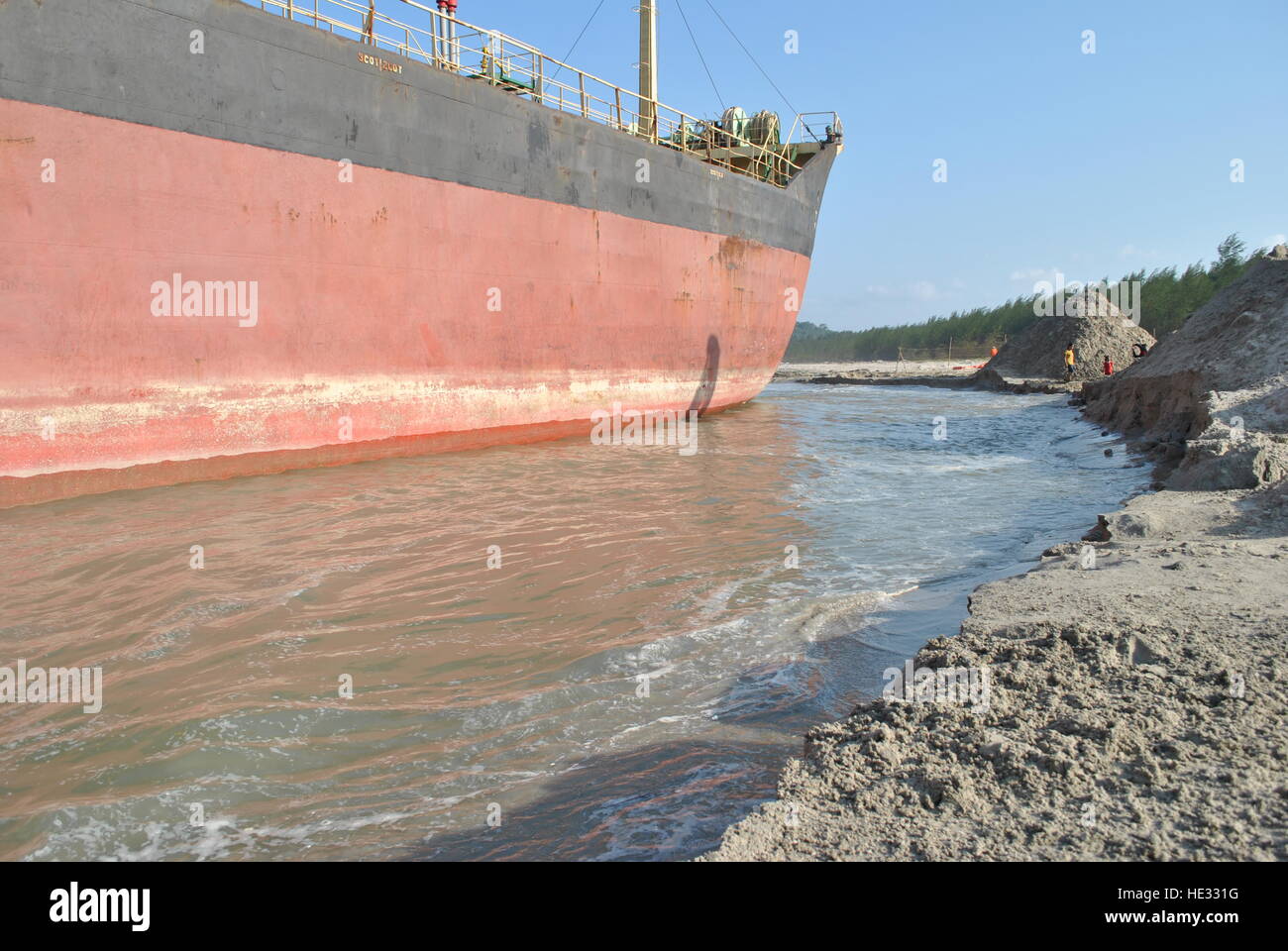 Ran aground oil tanker in Thailand Stock Photo - Alamy