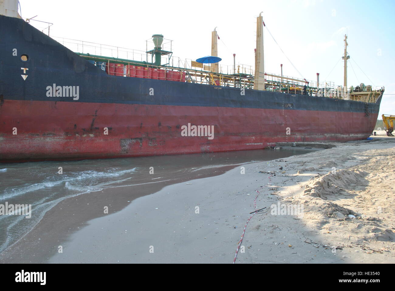 Ran aground oil tanker in Thailand Stock Photo - Alamy