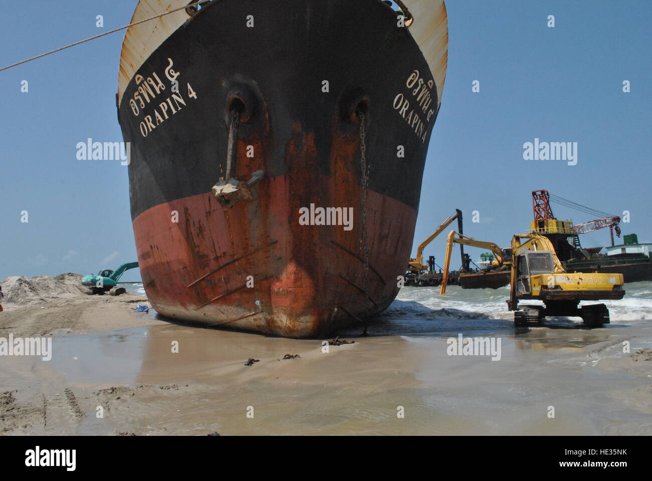 Ran aground oil tanker in Thailand Stock Photo - Alamy