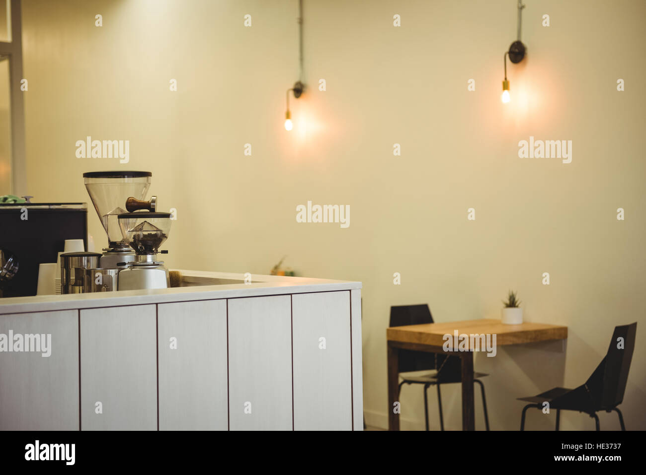 View of an empty coffee shop Stock Photo - Alamy