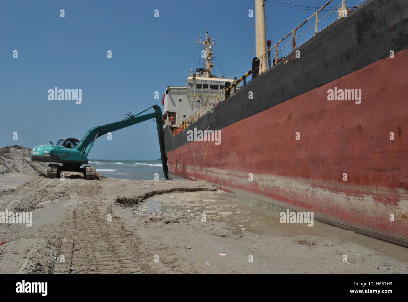 Ran aground oil tanker in Thailand Stock Photo - Alamy