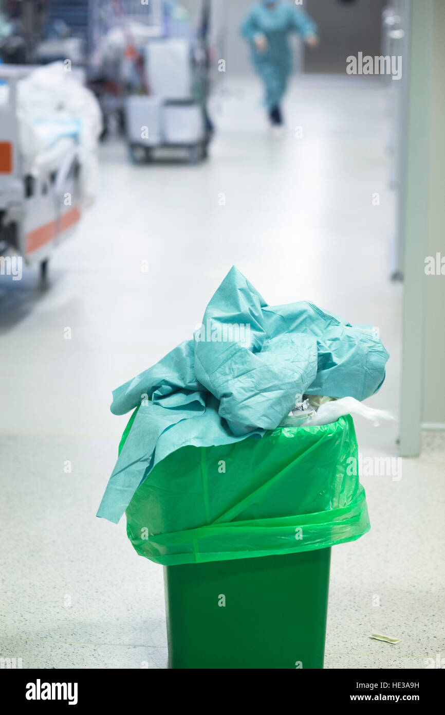 Surgical instrument waste hi-res stock photography and images - Alamy