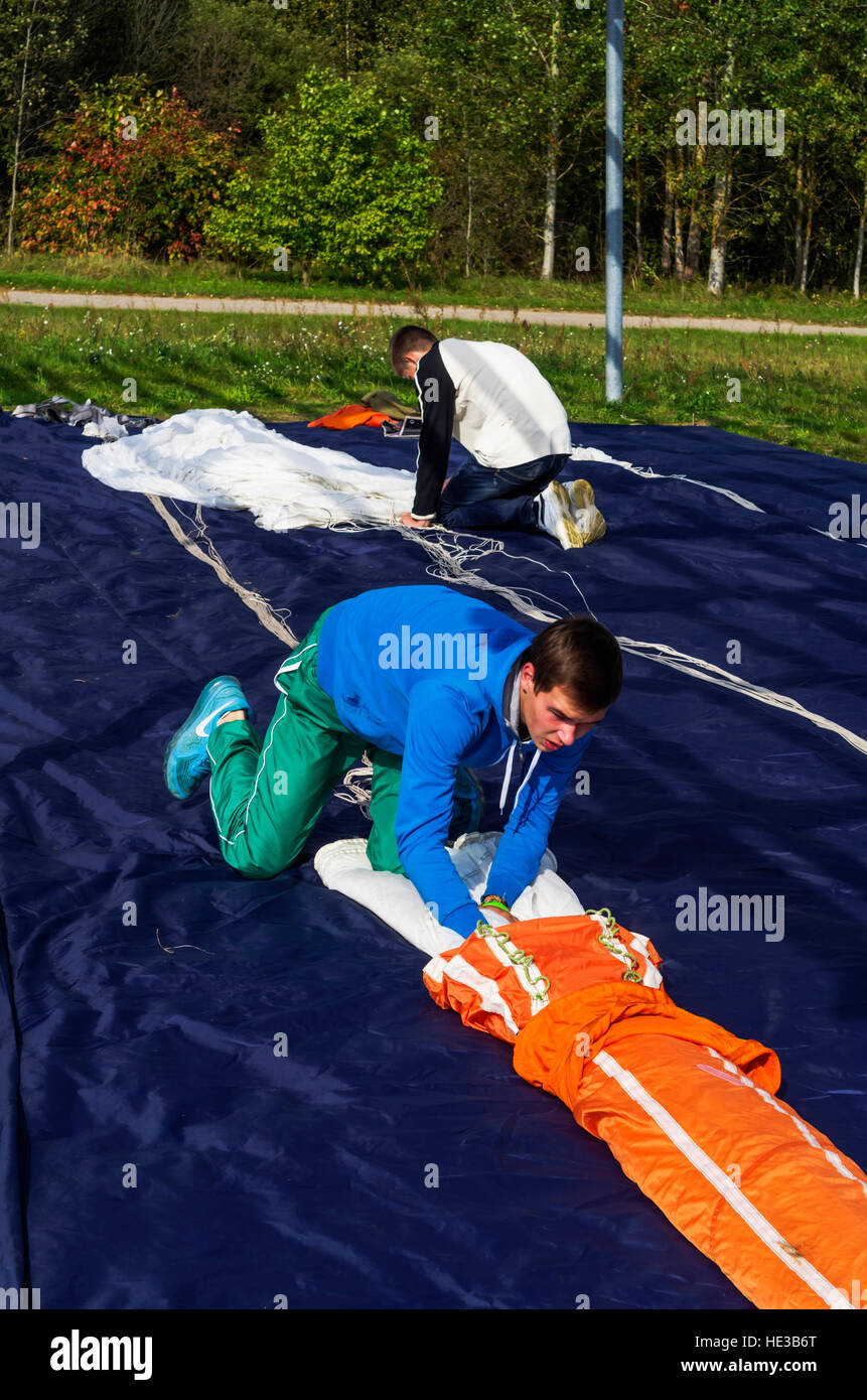 Parachutists - 2014.Packing of parachute Stock Photo - Alamy