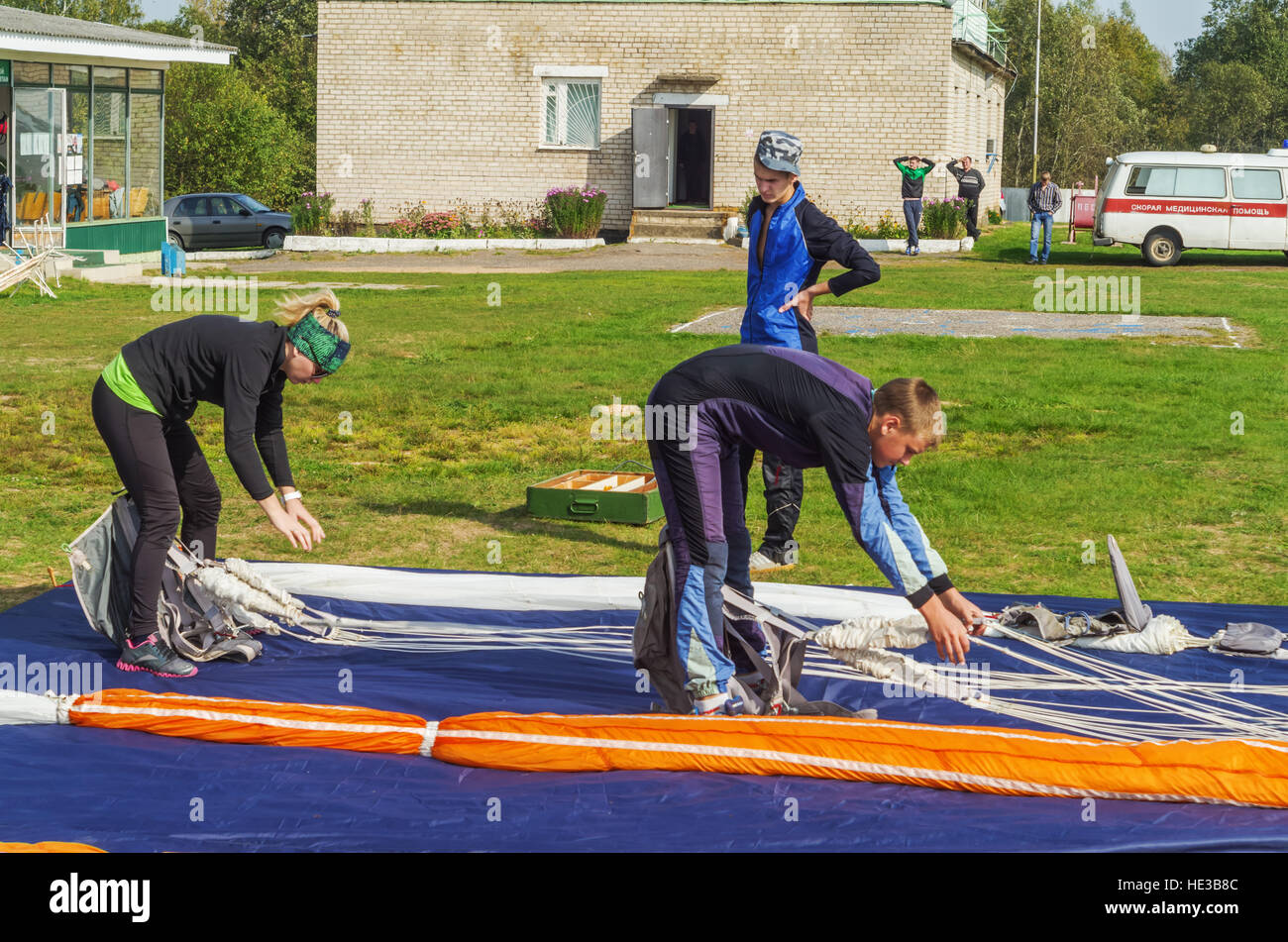 Parachutists - 2014.Packing of parachute Stock Photo - Alamy