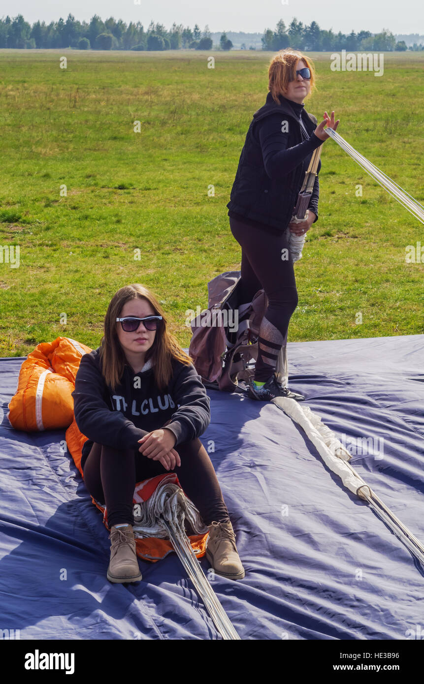 Parachutists - 2014.Packing of parachute Stock Photo - Alamy