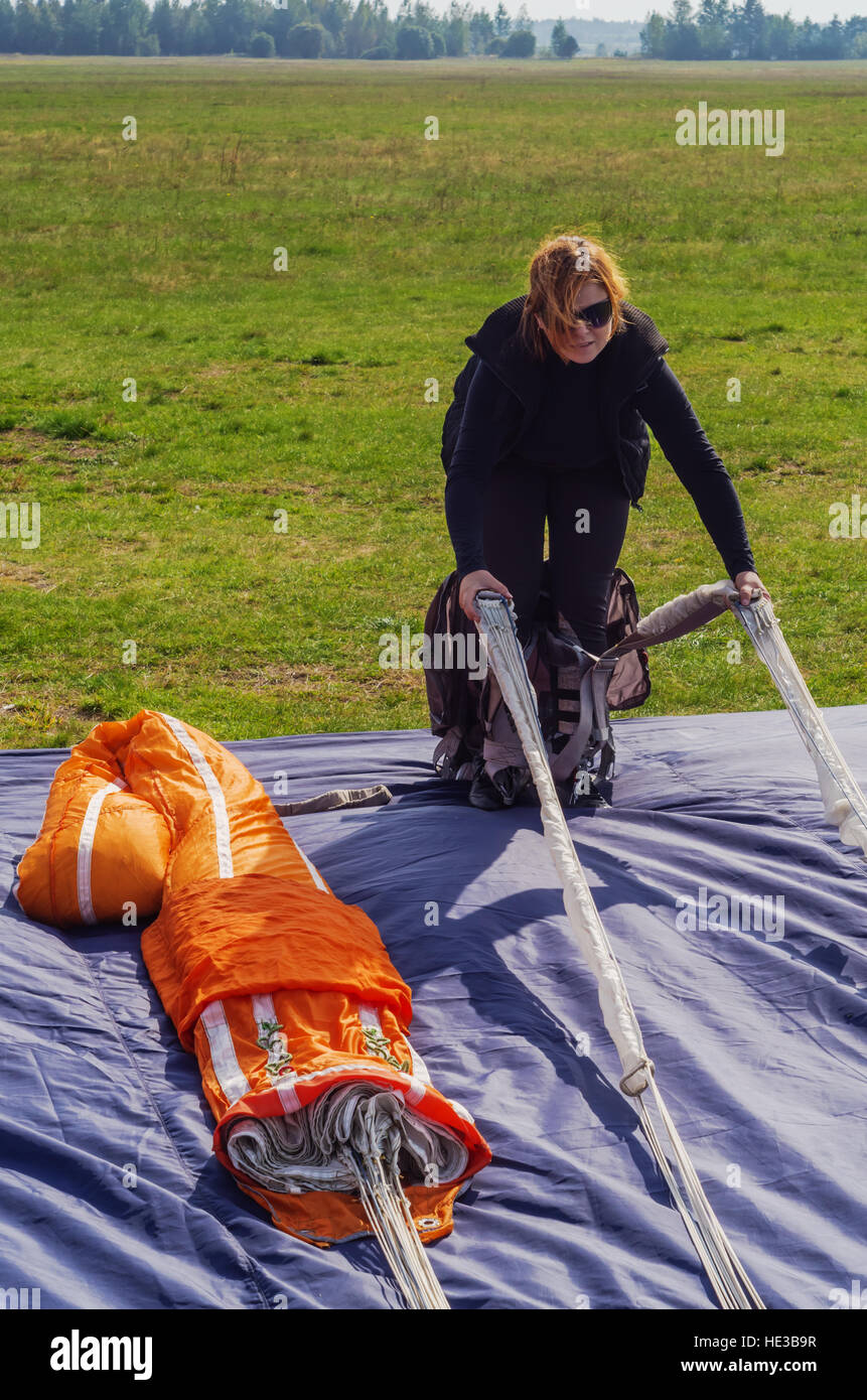 Parachutists - 2014.Packing of parachute Stock Photo - Alamy