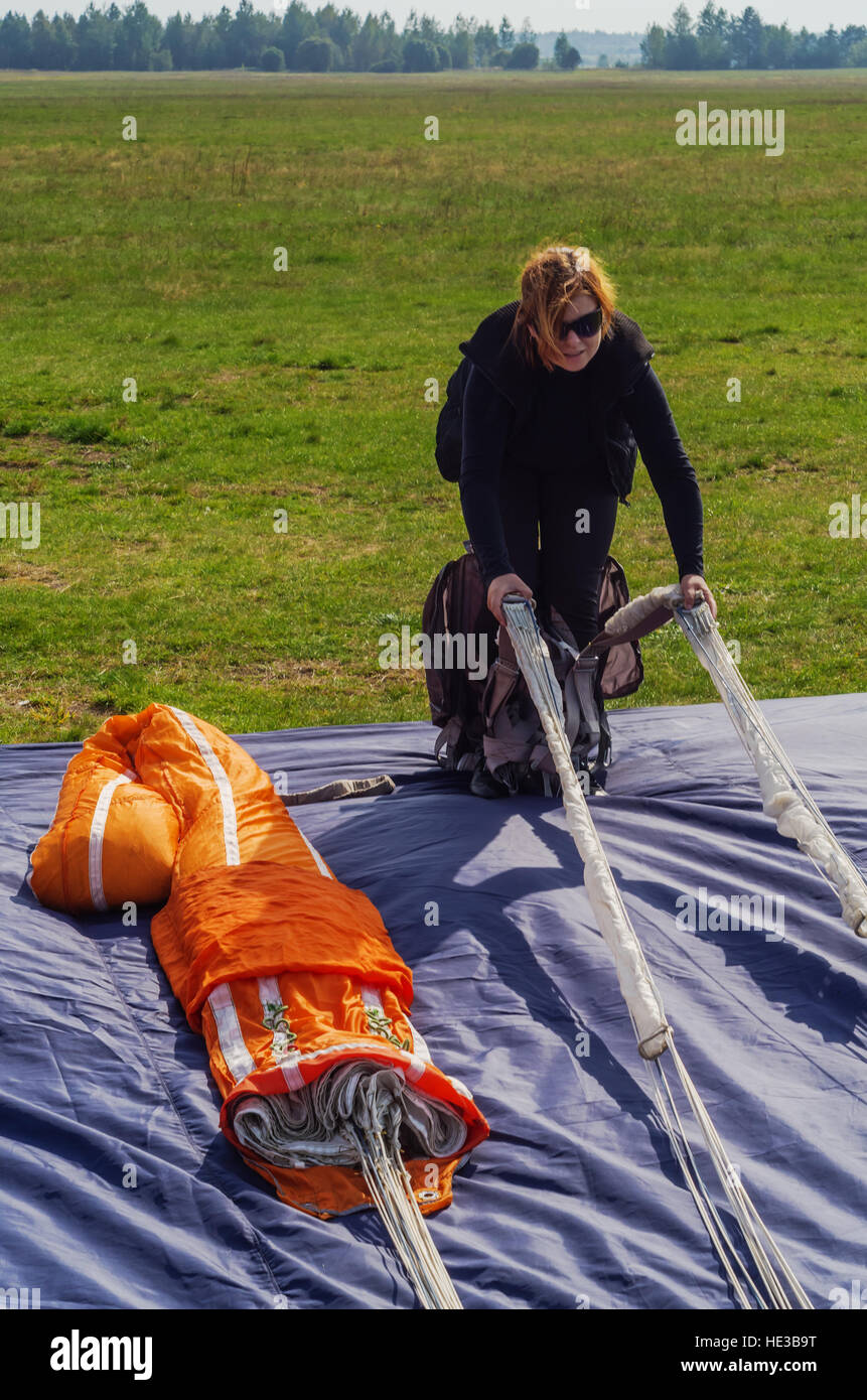 Parachutists - 2014.Packing of parachute Stock Photo - Alamy