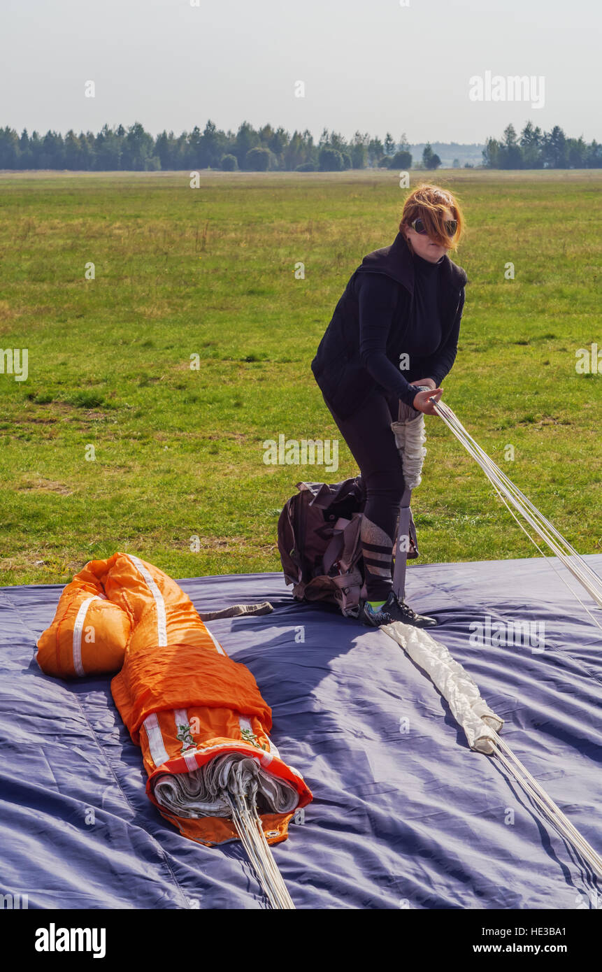 Parachutists - 2014.Packing of parachute Stock Photo - Alamy