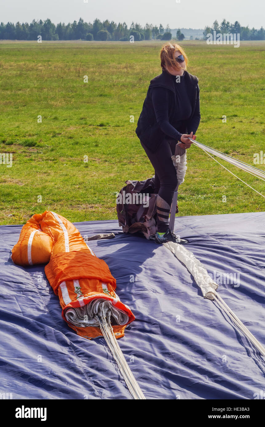 Parachutists - 2014.Packing of parachute Stock Photo - Alamy