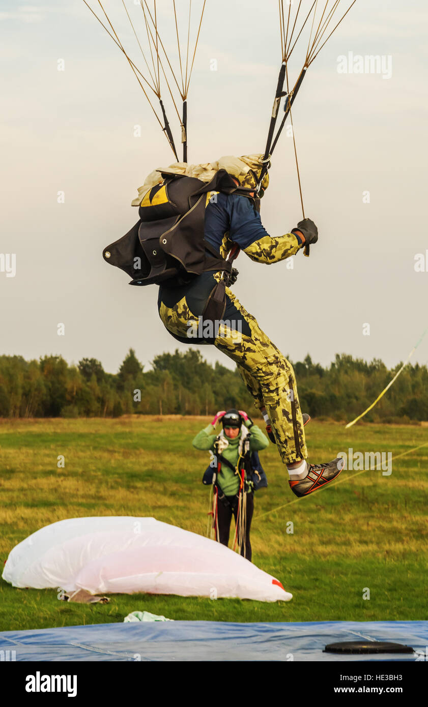 Parachutists - 2014. Landing Stock Photo - Alamy