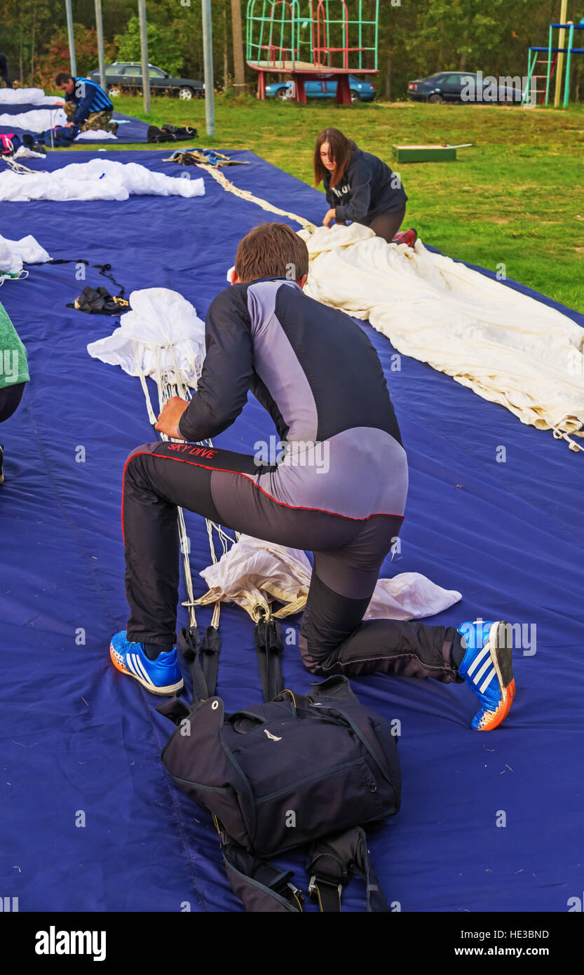 Parachutists - 2014.Packing of parachute Stock Photo - Alamy