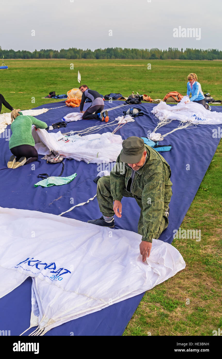 Parachutists - 2014.Packing of parachute Stock Photo - Alamy