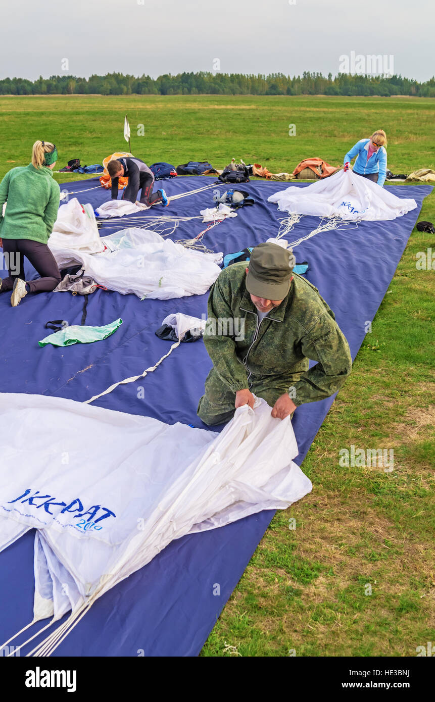 Parachutists - 2014.Packing of parachute Stock Photo - Alamy